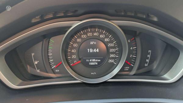 Blue Volvo V40 2018 in Vilnius, with an engine capacity of 1.97 L and mileage of 193 thousand km for 11000 €, photo 7 on AUTOMOTO.COM.LV