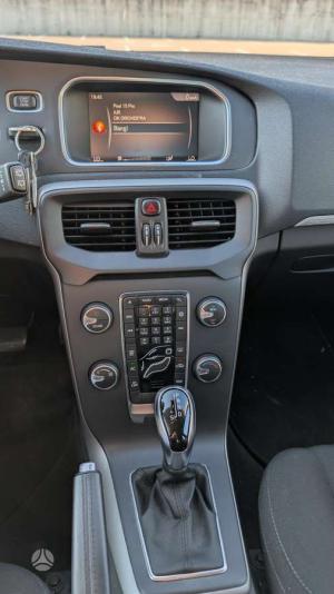 Zils Volvo V40 2018 Viļņa, ar dzinēja tilpumu 1.97 L un nobraukumu 193 tūkst. km par 11000 €, foto 9 vietnē AUTOMOTO.COM.LV