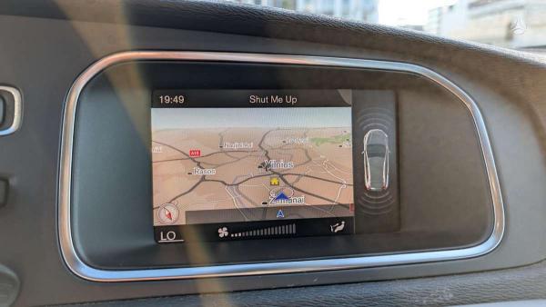 Blue Volvo V40 2018 in Vilnius, with an engine capacity of 1.97 L and mileage of 193 thousand km for 11000 €, photo 10 on AUTOMOTO.COM.LV