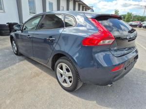 Blue Volvo V40 2018 in Vilnius, with an engine capacity of 1.97 L and mileage of 114 thousand km for 8190 €, photo 5 on AUTOMOTO.COM.LV