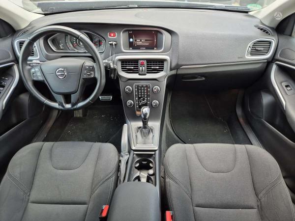 Blue Volvo V40 2018 in Vilnius, with an engine capacity of 1.97 L and mileage of 114 thousand km for 8190 €, photo 6 on AUTOMOTO.COM.LV