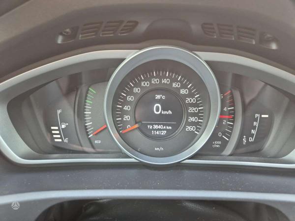 Blue Volvo V40 2018 in Vilnius, with an engine capacity of 1.97 L and mileage of 114 thousand km for 8190 €, photo 8 on AUTOMOTO.COM.LV