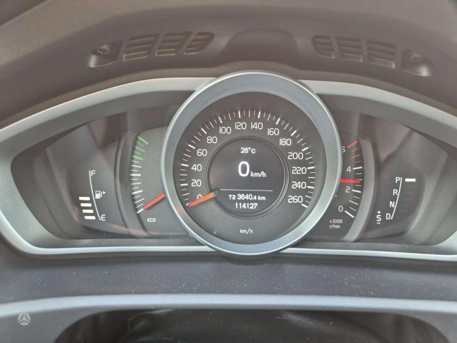 Blue Volvo V40 2018 in Vilnius, with an engine capacity of 1.97 L and mileage of 114 thousand km for 8190 €, photo 9 on AUTOMOTO.COM.LV