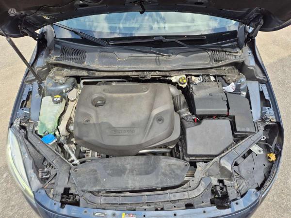Blue Volvo V40 2018 in Vilnius, with an engine capacity of 1.97 L and mileage of 114 thousand km for 8190 €, photo 9 on AUTOMOTO.COM.LV
