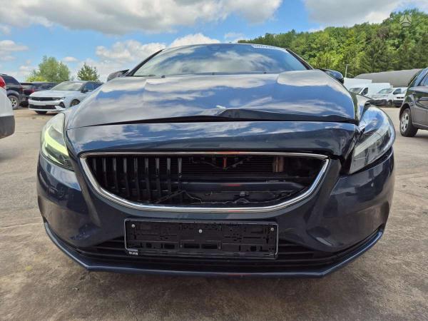 Blue Volvo V40 2018 in Vilnius, with an engine capacity of 1.97 L and mileage of 114 thousand km for 8190 €, photo 10 on AUTOMOTO.COM.LV