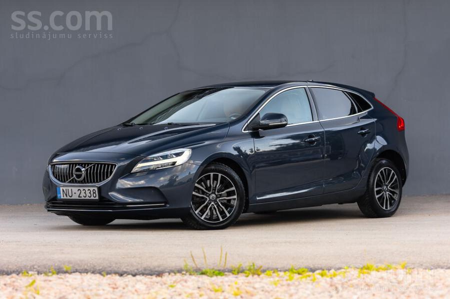 Zils Volvo V40 2018 Jelgava, ar dzinēja tilpumu 2.00 L un nobraukumu 148 tūkst. km par 12500 €, foto 1 vietnē AUTOMOTO.COM.LV