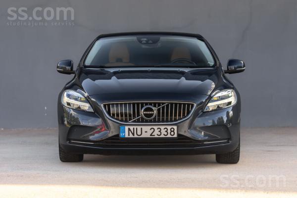 Zils Volvo V40 2018 Jelgava, ar dzinēja tilpumu 2.00 L un nobraukumu 148 tūkst. km par 12500 €, foto 2 vietnē AUTOMOTO.COM.LV