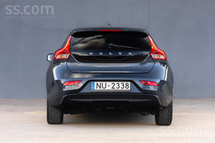 Zils Volvo V40 2018 Jelgava, ar dzinēja tilpumu 2.00 L un nobraukumu 148 tūkst. km par 12500 €, foto 6 vietnē AUTOMOTO.COM.LV