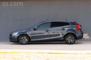 Zils Volvo V40 2018 Jelgava, ar dzinēja tilpumu 2.00 L un nobraukumu 148 tūkst. km par 12500 €, foto 8 vietnē AUTOMOTO.COM.LV