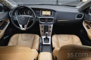 Zils Volvo V40 2018 Jelgava, ar dzinēja tilpumu 2.00 L un nobraukumu 148 tūkst. km par 12500 €, foto 9 vietnē AUTOMOTO.COM.LV