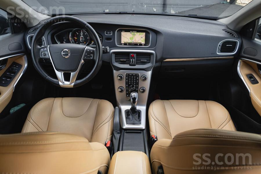 Zils Volvo V40 2018 Jelgava, ar dzinēja tilpumu 2.00 L un nobraukumu 148 tūkst. km par 12500 €, foto 9 vietnē AUTOMOTO.COM.LV