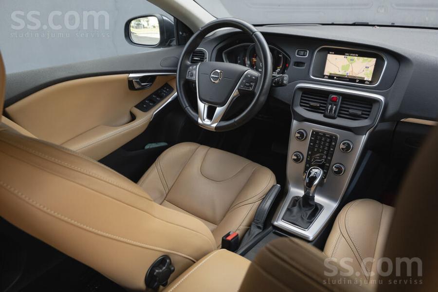 Zils Volvo V40 2018 Jelgava, ar dzinēja tilpumu 2.00 L un nobraukumu 148 tūkst. km par 12500 €, foto 10 vietnē AUTOMOTO.COM.LV
