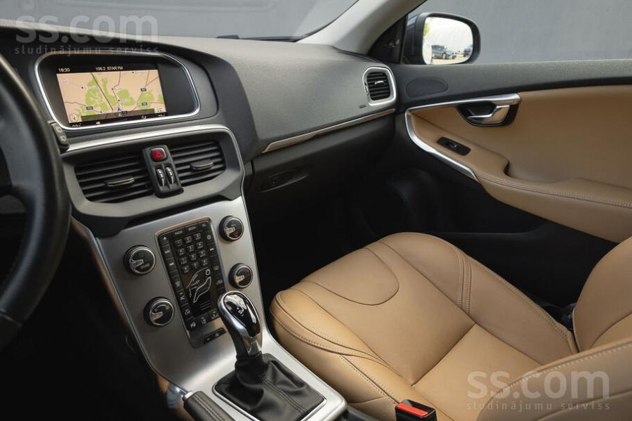 Zils Volvo V40 2018 Jelgava, ar dzinēja tilpumu 2.00 L un nobraukumu 148 tūkst. km par 12500 €, foto 11 vietnē AUTOMOTO.COM.LV
