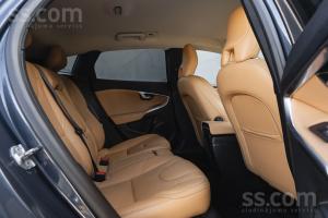 Zils Volvo V40 2018 Jelgava, ar dzinēja tilpumu 2.00 L un nobraukumu 148 tūkst. km par 12500 €, foto 13 vietnē AUTOMOTO.COM.LV