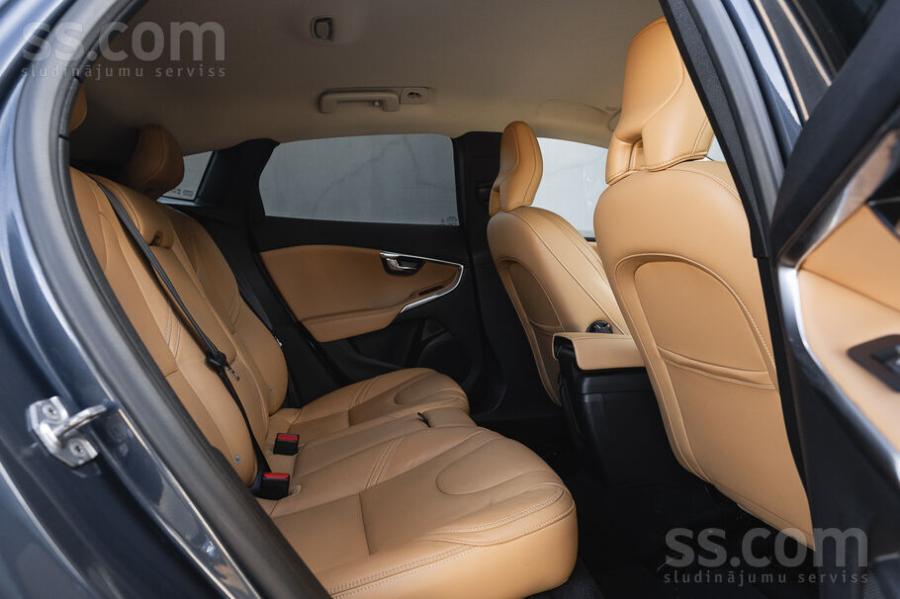 Zils Volvo V40 2018 Jelgava, ar dzinēja tilpumu 2.00 L un nobraukumu 148 tūkst. km par 12500 €, foto 13 vietnē AUTOMOTO.COM.LV