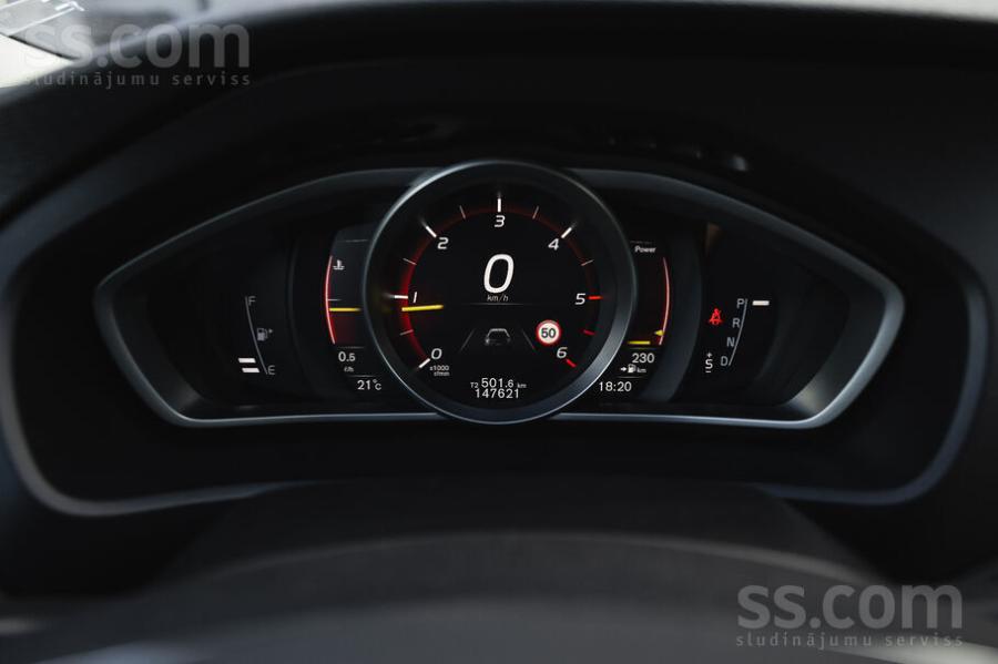 Zils Volvo V40 2018 Jelgava, ar dzinēja tilpumu 2.00 L un nobraukumu 148 tūkst. km par 12500 €, foto 16 vietnē AUTOMOTO.COM.LV