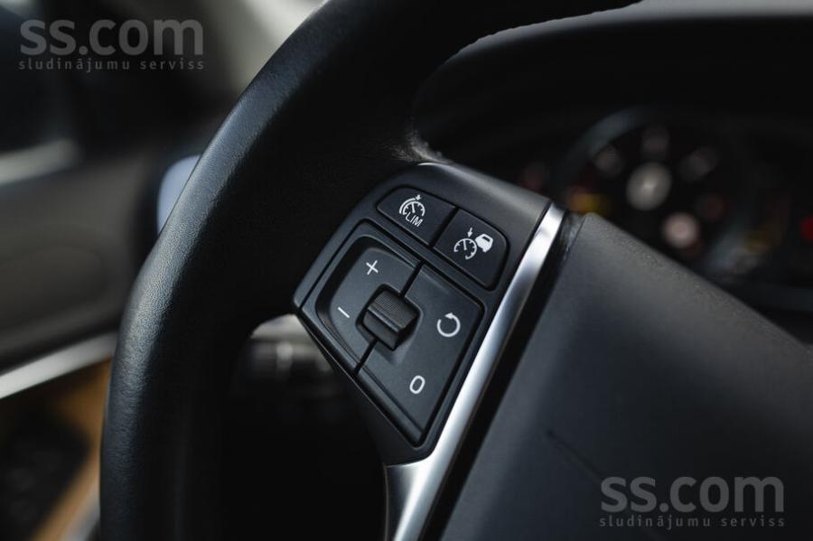 Zils Volvo V40 2018 Jelgava, ar dzinēja tilpumu 2.00 L un nobraukumu 148 tūkst. km par 12500 €, foto 18 vietnē AUTOMOTO.COM.LV