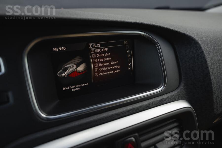 Zils Volvo V40 2018 Jelgava, ar dzinēja tilpumu 2.00 L un nobraukumu 148 tūkst. km par 12500 €, foto 19 vietnē AUTOMOTO.COM.LV