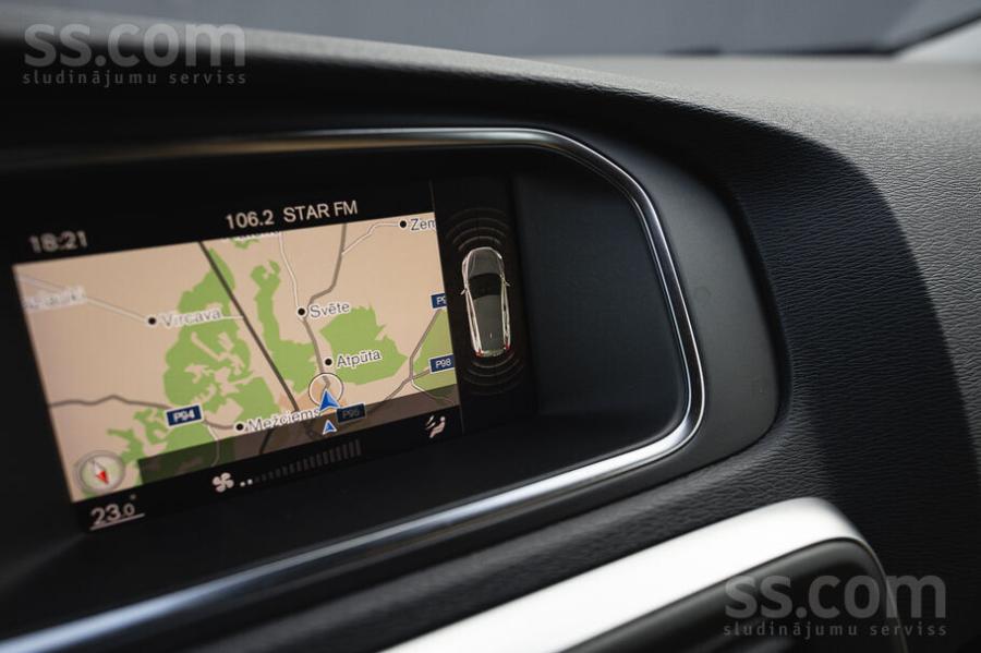 Zils Volvo V40 2018 Jelgava, ar dzinēja tilpumu 2.00 L un nobraukumu 148 tūkst. km par 12500 €, foto 20 vietnē AUTOMOTO.COM.LV
