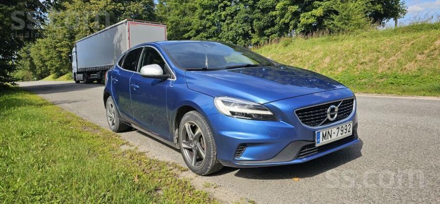 Blue Volvo V40 2018 in Riga, with an engine capacity of 2.00 L and mileage of 235 thousand km for 9300 €, photo 1 on AUTOMOTO.COM.LV