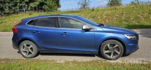 Blue Volvo V40 2018 in Riga, with an engine capacity of 2.00 L and mileage of 235 thousand km for 9300 €, photo 3 on AUTOMOTO.COM.LV