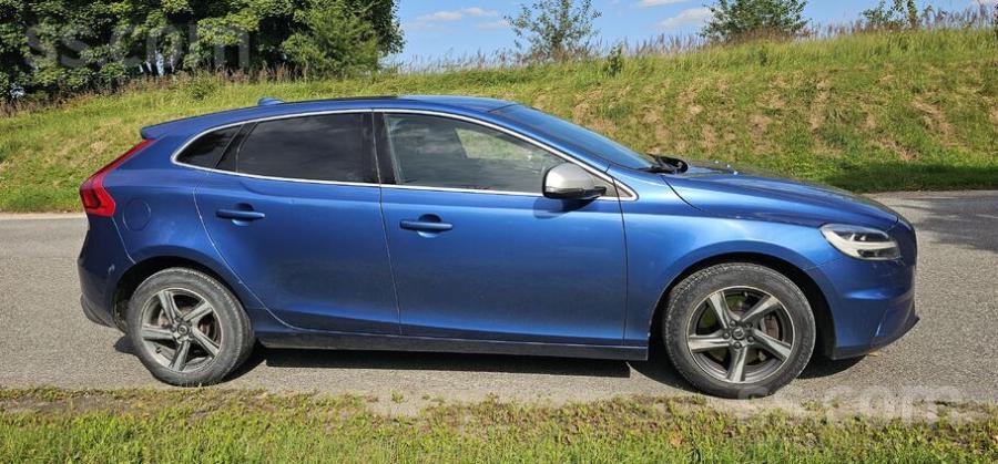 Blue Volvo V40 2018 in Riga, with an engine capacity of 2.00 L and mileage of 235 thousand km for 9300 €, photo 3 on AUTOMOTO.COM.LV