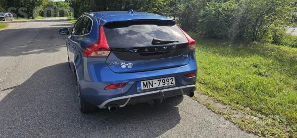 Zils Volvo V40 2018 Rīga, ar dzinēja tilpumu 2.00 L un nobraukumu 235 tūkst. km par 9300 €, foto 3 vietnē AUTOMOTO.COM.LV