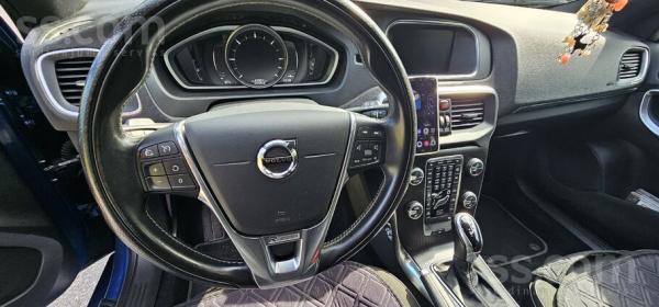 Zils Volvo V40 2018 Rīga, ar dzinēja tilpumu 2.00 L un nobraukumu 235 tūkst. km par 9300 €, foto 4 vietnē AUTOMOTO.COM.LV