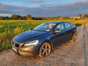 Blue Volvo V40 2019 in Riga, with an engine capacity of 2.00 L and mileage of 156 thousand km for 12100 €, photo  on AUTOMOTO.COM.LV