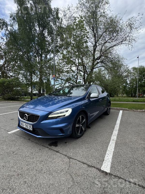 Zils Volvo V40 2019 Rīga, ar dzinēja tilpumu 1.50 L un nobraukumu 185 tūkst. km par 11950 €, foto 1 vietnē AUTOMOTO.COM.LV