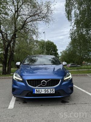 Zils Volvo V40 2019 Rīga, ar dzinēja tilpumu 1.50 L un nobraukumu 185 tūkst. km par 11950 €, foto 3 vietnē AUTOMOTO.COM.LV
