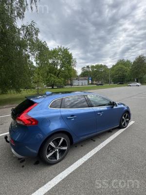 Zils Volvo V40 2019 Rīga, ar dzinēja tilpumu 1.50 L un nobraukumu 185 tūkst. km par 11950 €, foto 6 vietnē AUTOMOTO.COM.LV