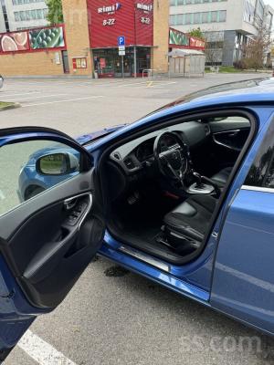 Zils Volvo V40 2019 Rīga, ar dzinēja tilpumu 1.50 L un nobraukumu 185 tūkst. km par 11950 €, foto 9 vietnē AUTOMOTO.COM.LV