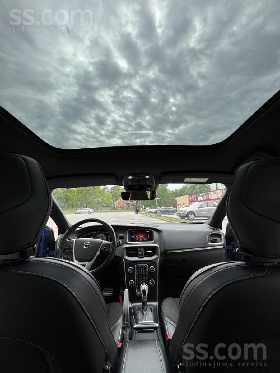 Zils Volvo V40 2019 Rīga, ar dzinēja tilpumu 1.50 L un nobraukumu 185 tūkst. km par 11950 €, foto 10 vietnē AUTOMOTO.COM.LV