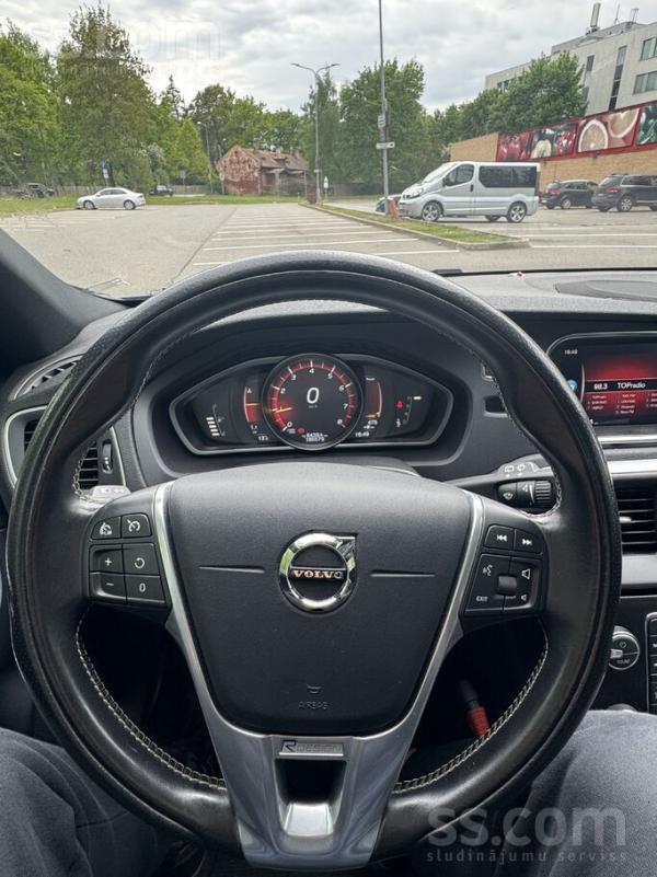 Zils Volvo V40 2019 Rīga, ar dzinēja tilpumu 1.50 L un nobraukumu 185 tūkst. km par 11950 €, foto 10 vietnē AUTOMOTO.COM.LV