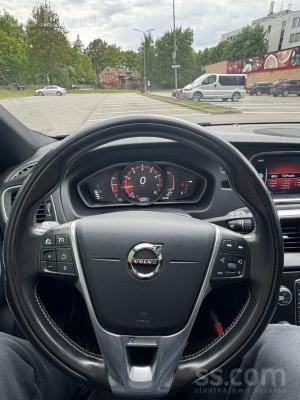 Zils Volvo V40 2019 Rīga, ar dzinēja tilpumu 1.50 L un nobraukumu 185 tūkst. km par 11950 €, foto 11 vietnē AUTOMOTO.COM.LV