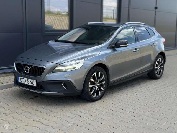 Blue Volvo V40 2019 in Vilnius, with an engine capacity of 1.97 L and mileage of 312 thousand km for 8800 €, photo 1 on AUTOMOTO.COM.LV