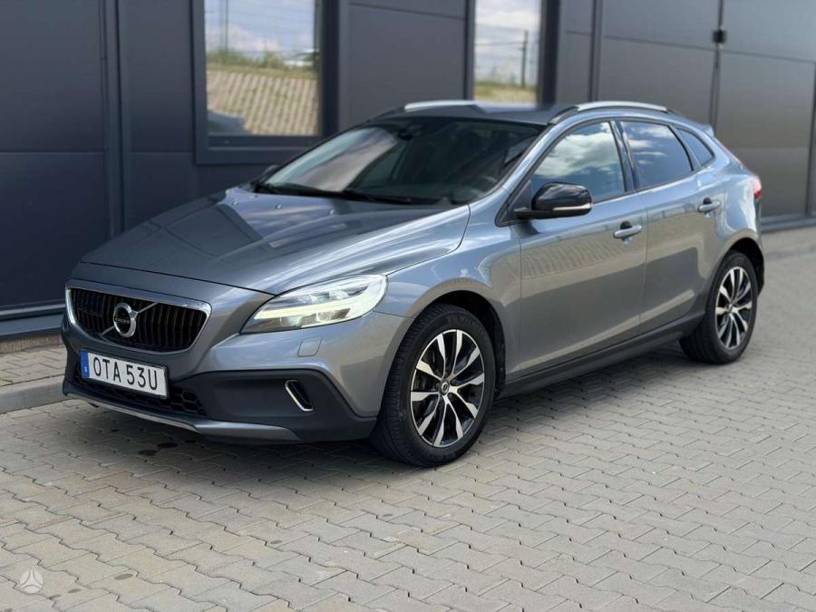 Blue Volvo V40 2019 in Vilnius, with an engine capacity of 1.97 L and mileage of 312 thousand km for 8800 €, photo 1 on AUTOMOTO.COM.LV