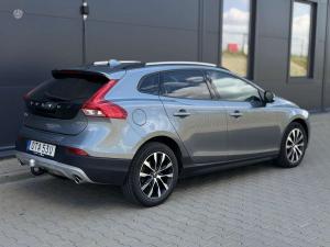 Blue Volvo V40 2019 in Vilnius, with an engine capacity of 1.97 L and mileage of 312 thousand km for 8800 €, photo 3 on AUTOMOTO.COM.LV