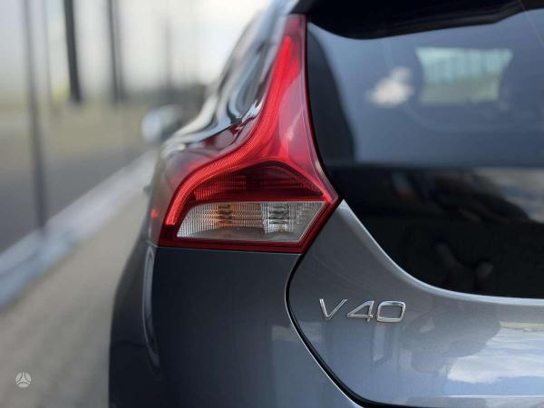 Blue Volvo V40 2019 in Vilnius, with an engine capacity of 1.97 L and mileage of 312 thousand km for 8800 €, photo 6 on AUTOMOTO.COM.LV