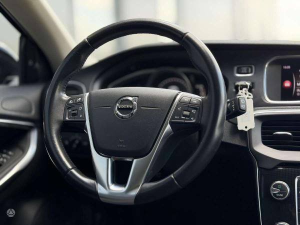 Blue Volvo V40 2019 in Vilnius, with an engine capacity of 1.97 L and mileage of 312 thousand km for 8800 €, photo 10 on AUTOMOTO.COM.LV
