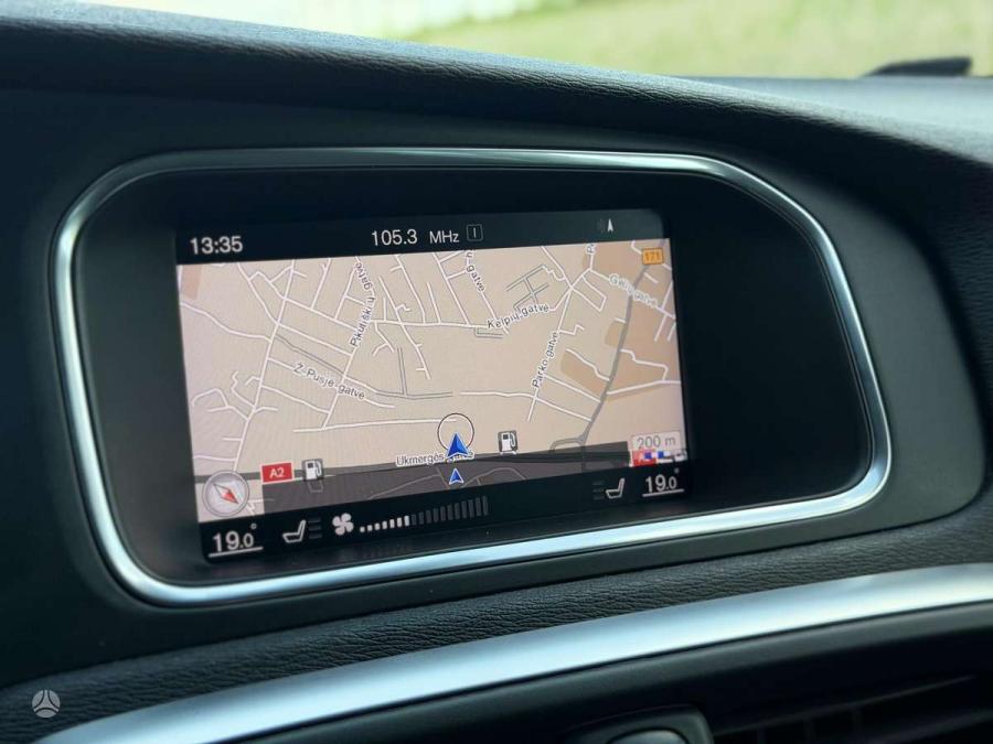 Blue Volvo V40 2019 in Vilnius, with an engine capacity of 1.97 L and mileage of 312 thousand km for 8800 €, photo 14 on AUTOMOTO.COM.LV