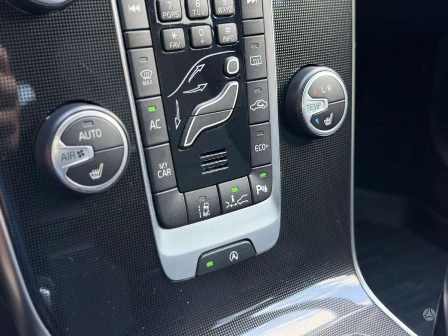 Blue Volvo V40 2019 in Vilnius, with an engine capacity of 1.97 L and mileage of 312 thousand km for 8800 €, photo 19 on AUTOMOTO.COM.LV