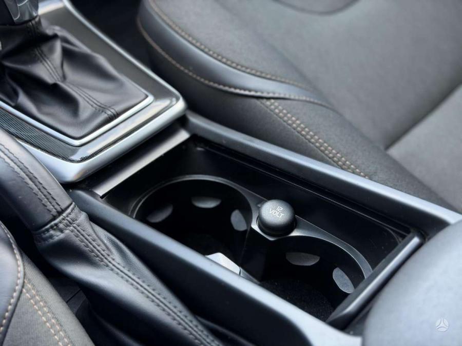 Blue Volvo V40 2019 in Vilnius, with an engine capacity of 1.97 L and mileage of 312 thousand km for 8800 €, photo 21 on AUTOMOTO.COM.LV