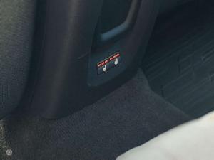Blue Volvo V40 2019 in Vilnius, with an engine capacity of 1.97 L and mileage of 312 thousand km for 8800 €, photo 23 on AUTOMOTO.COM.LV