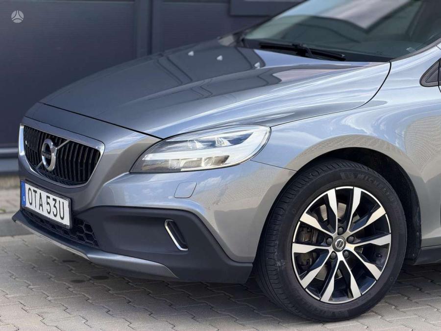 Blue Volvo V40 2019 in Vilnius, with an engine capacity of 1.97 L and mileage of 312 thousand km for 8800 €, photo 24 on AUTOMOTO.COM.LV