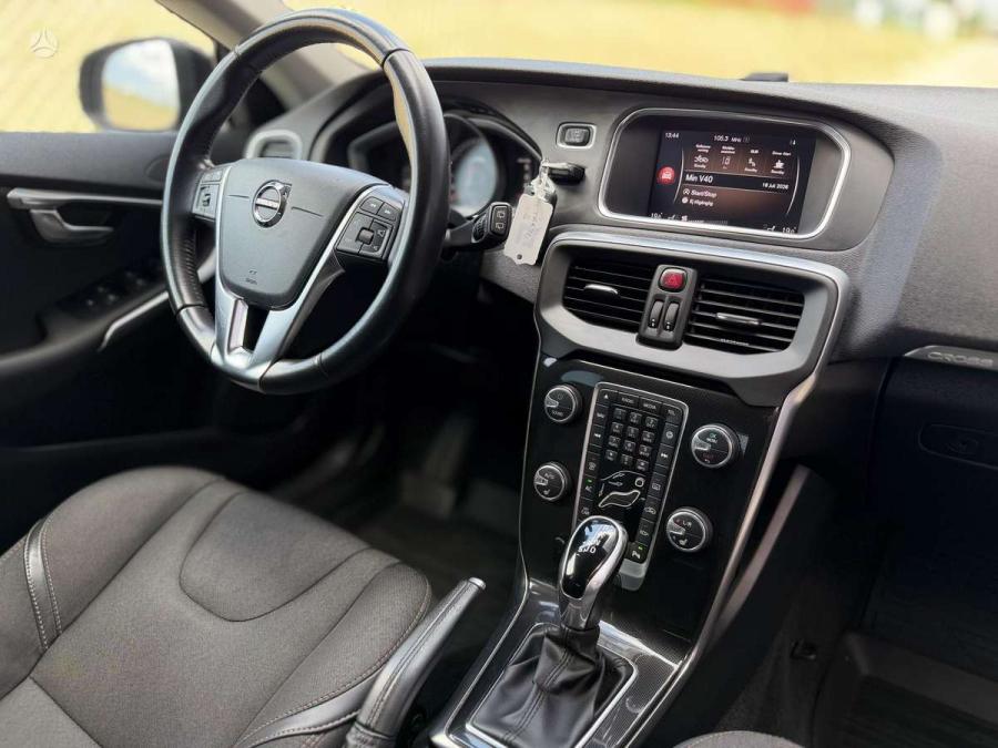 Blue Volvo V40 2019 in Vilnius, with an engine capacity of 1.97 L and mileage of 312 thousand km for 8800 €, photo 29 on AUTOMOTO.COM.LV