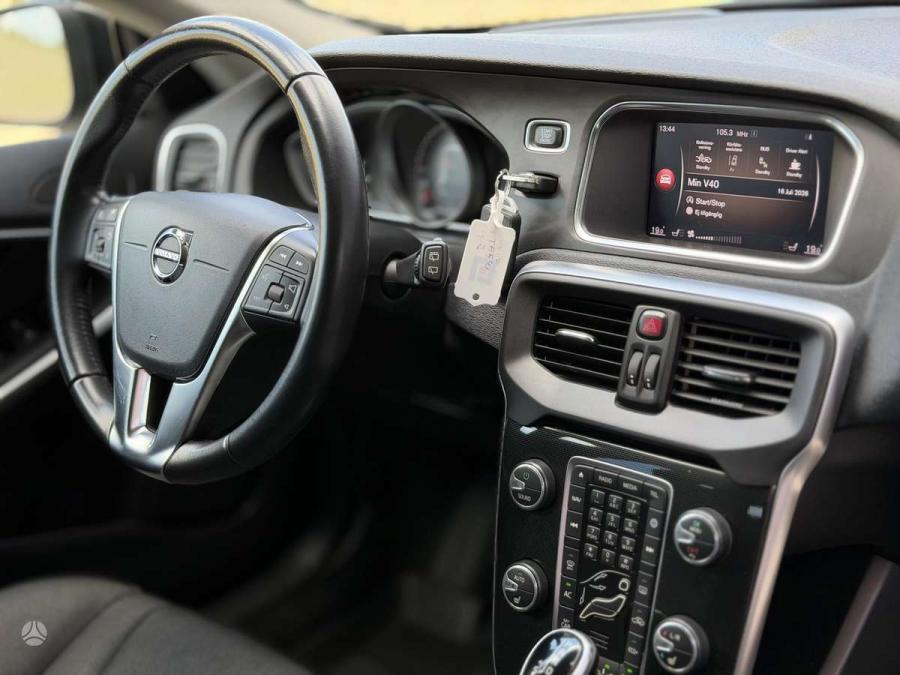 Blue Volvo V40 2019 in Vilnius, with an engine capacity of 1.97 L and mileage of 312 thousand km for 8800 €, photo 30 on AUTOMOTO.COM.LV