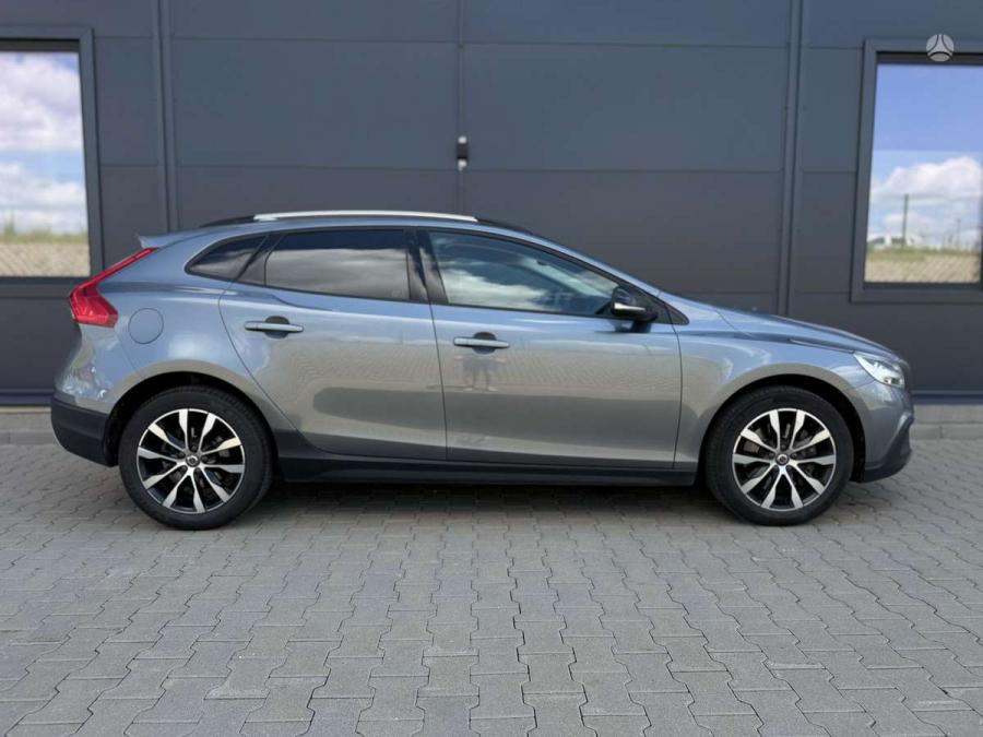 Blue Volvo V40 2019 in Vilnius, with an engine capacity of 1.97 L and mileage of 312 thousand km for 8800 €, photo 31 on AUTOMOTO.COM.LV