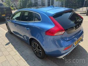 Blue Volvo V40 2019 in Riga, with an engine capacity of 2.00 L and mileage of 178 thousand km for 14499 €, photo 5 on AUTOMOTO.COM.LV